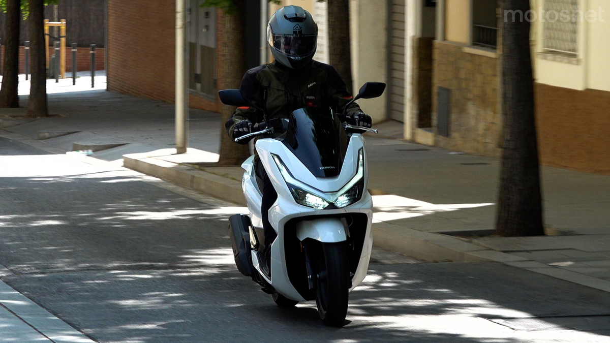 Nuevo Honda PCX 125 DX 2025 | Noticias motos.net